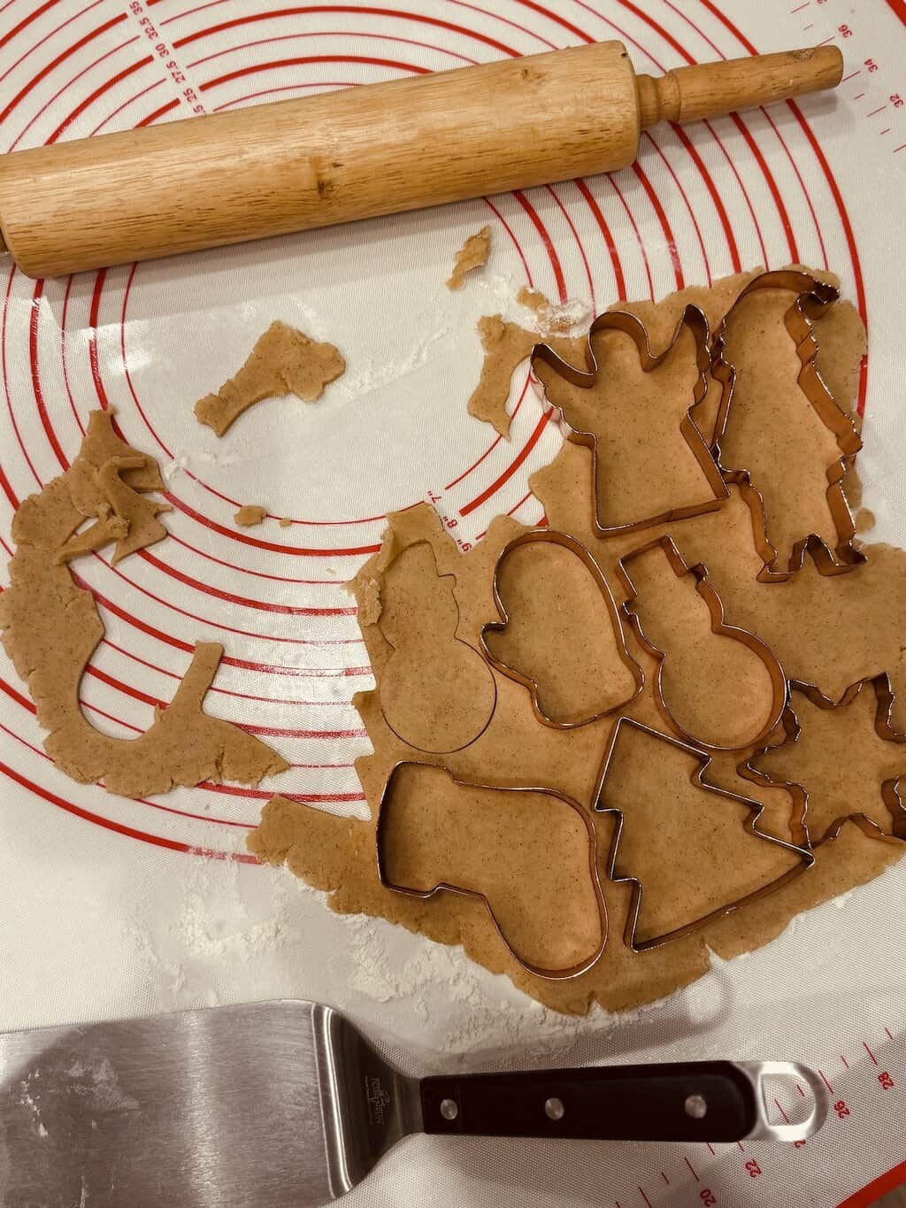 How to Host a Holiday Cookie Decorating Party - Mon Petit Four®